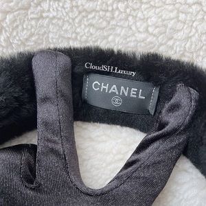 CHANEL | Accessories | Auth Bn Chanel Black White Cc Logo Shearling ...